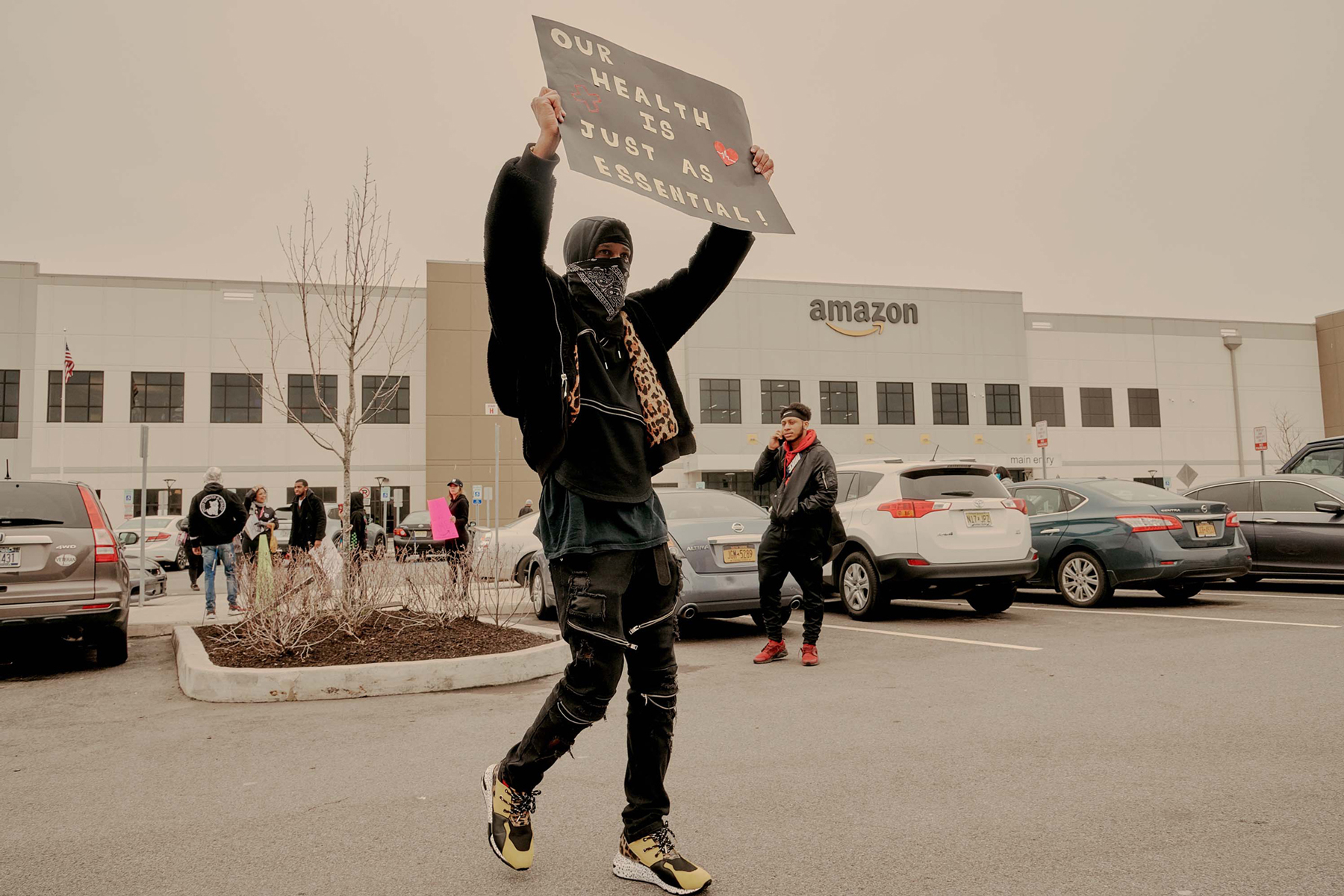 Amazon VP Quits After Company Fired Warehouse Workers Who Spoke Out ...