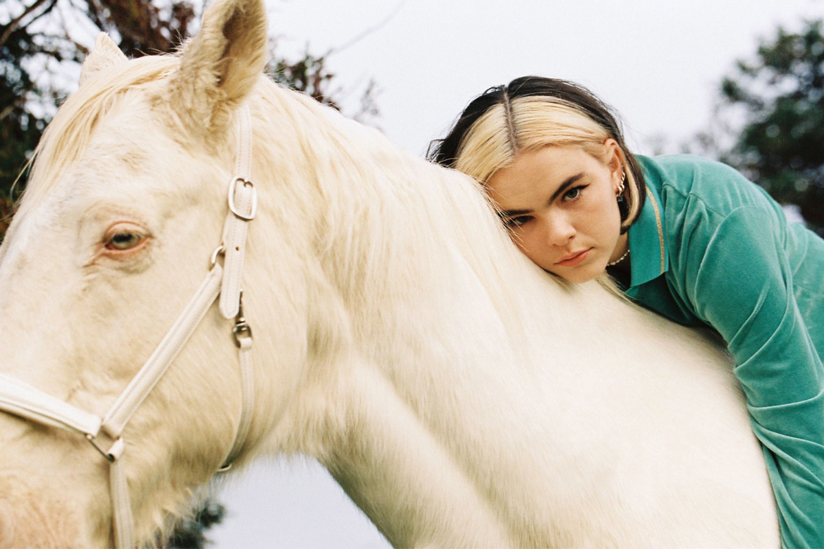 BENEE Announces Long-Awaited Debut Album, 'Hey u x'