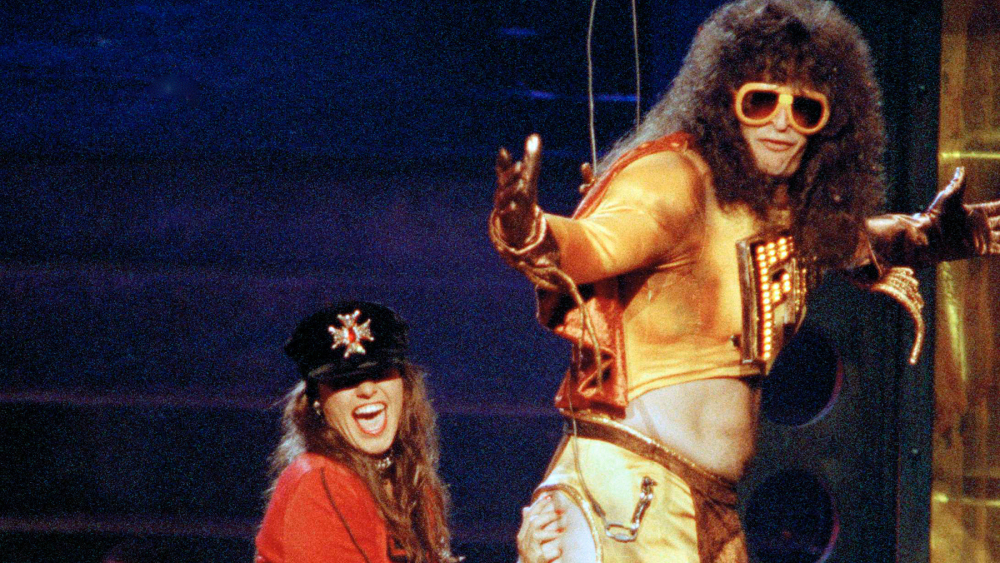 Britney Spears and a Python Perform "I'm a Slave 4 U" (2001) - Rolling ...