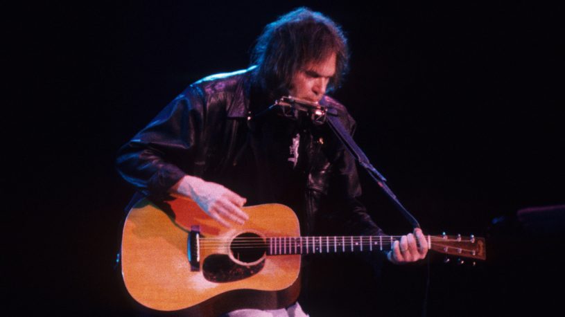 Britney Spears and a Python Perform "I'm a Slave 4 U" (2001) - Rolling ...