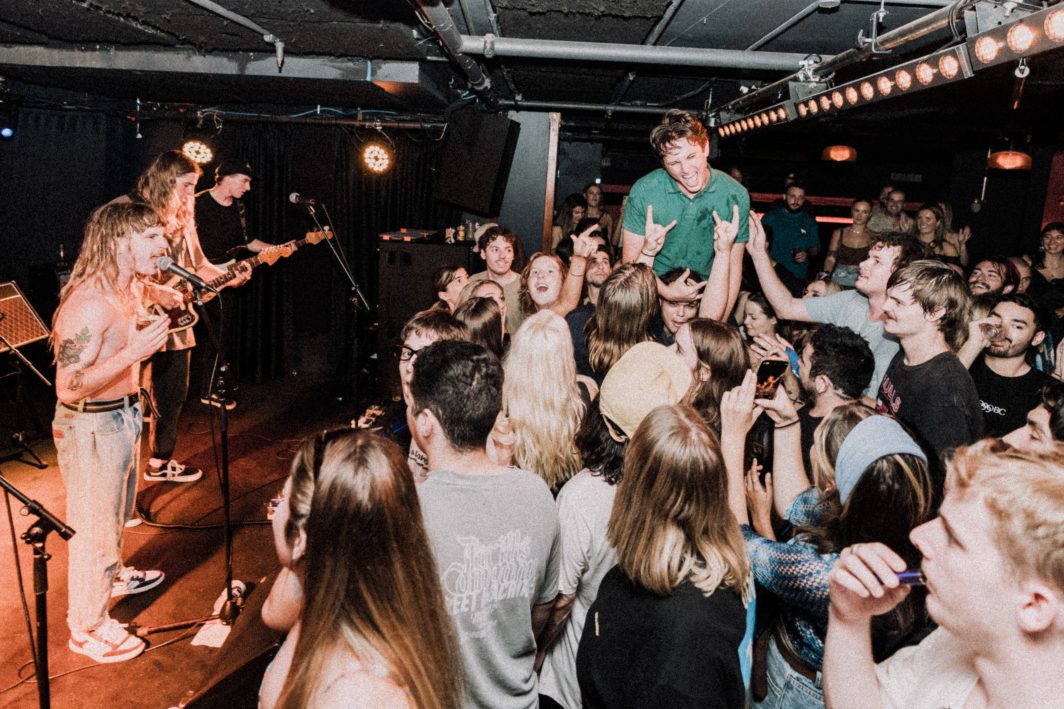 The Terrys Celebrate The Country's Return To Live Music In Epic Sailor ...